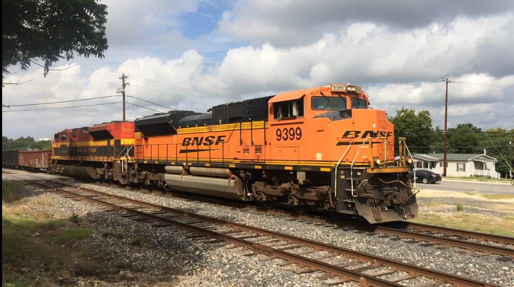 BNSF 9899 29Jul2016 NB in CENTEX crossing Uhland Road